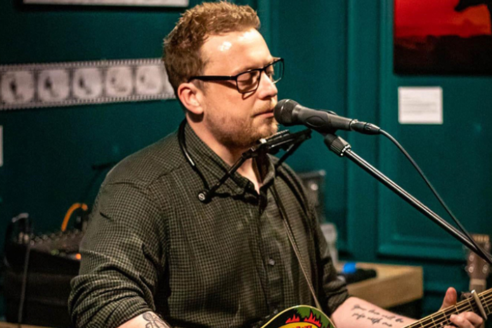 Strong acoustic performer for Lincoln Live